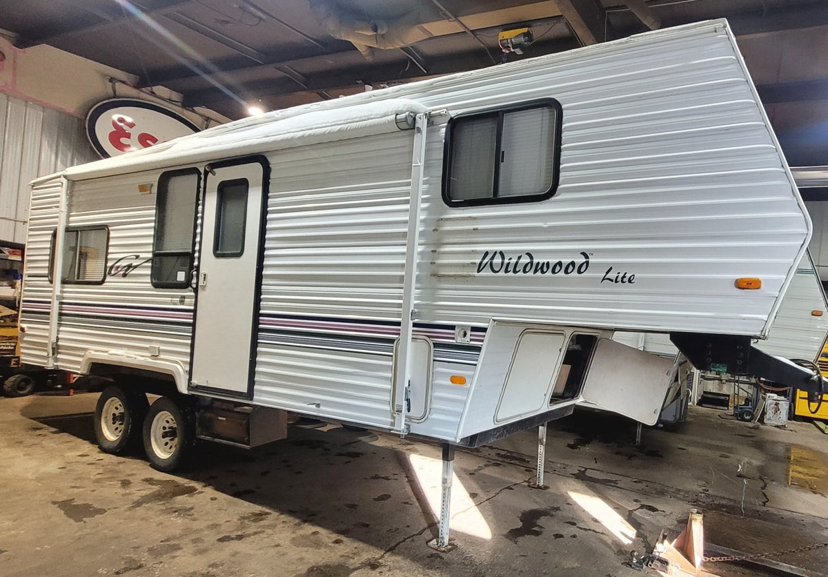 Shop 2000 Wildwood WDF25RKLT TRB-4.6 Fifth Wheel Parts List - Forest ...