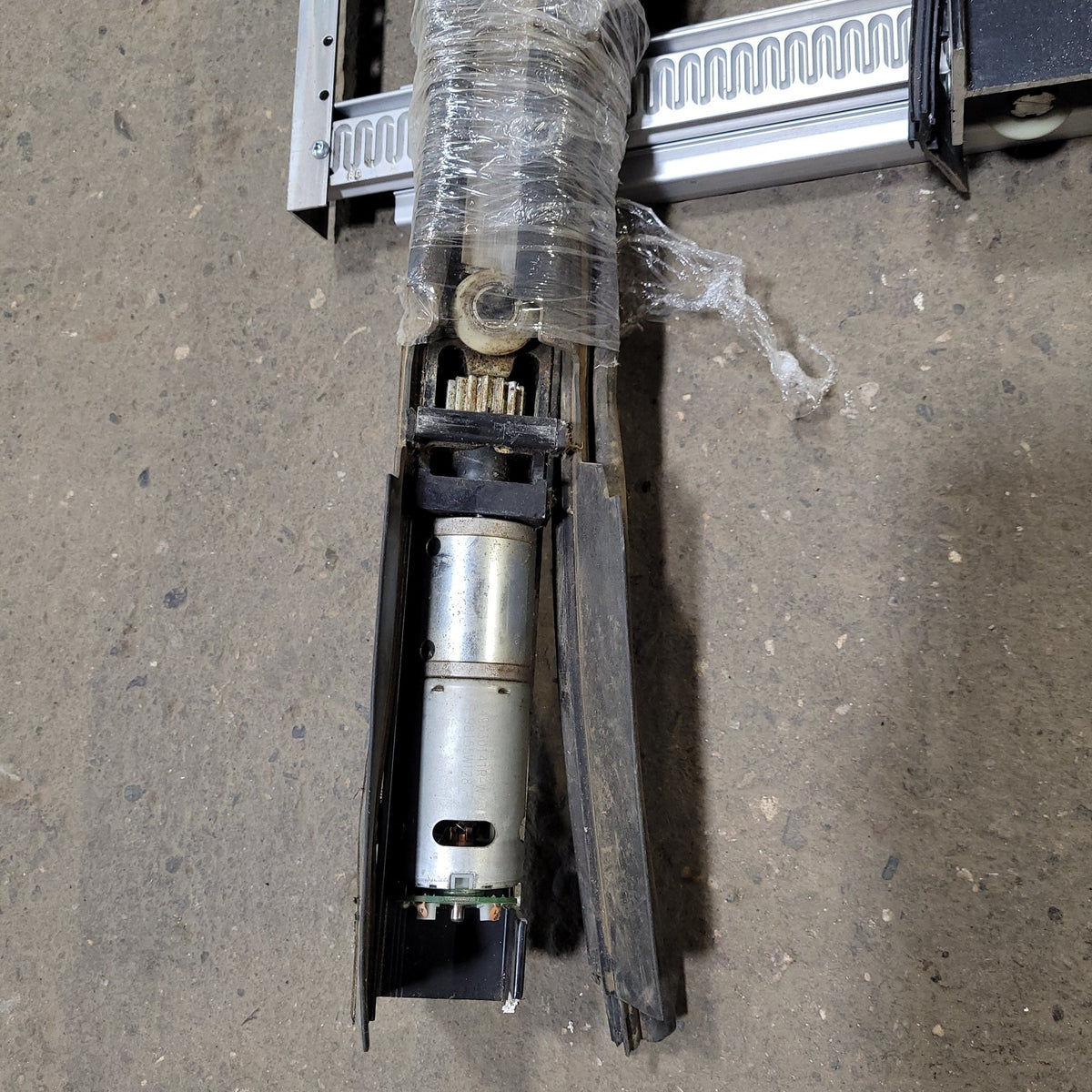 Buy Lippert (Schwintek) In Wall Slide Out System Online - Young Farts ...