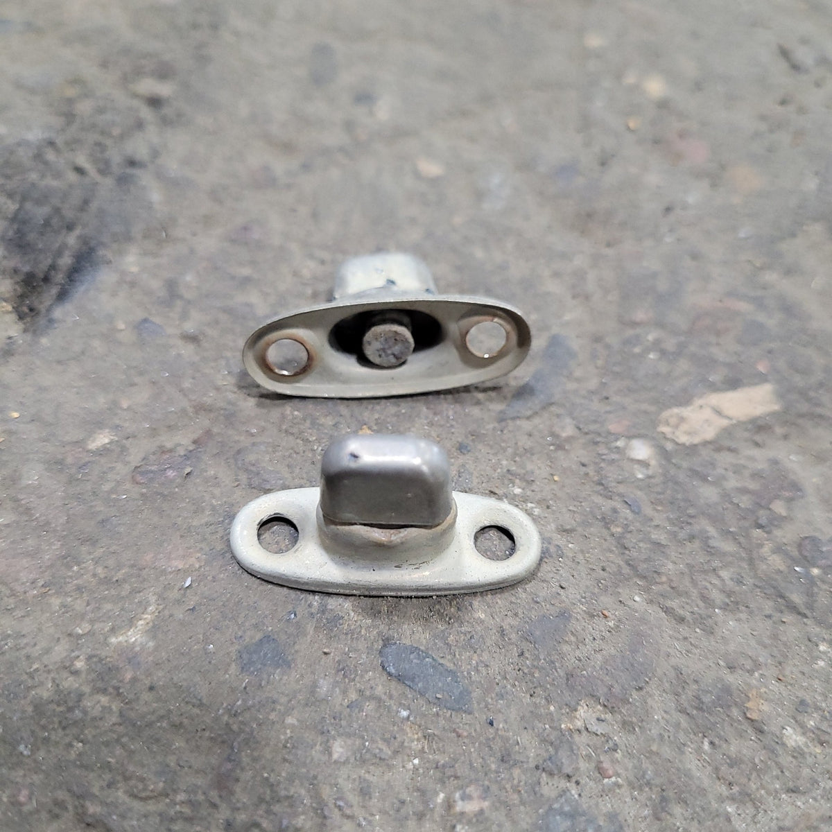 Buy Used Turn Buttons (81595)- single Online - Young Farts RV Parts